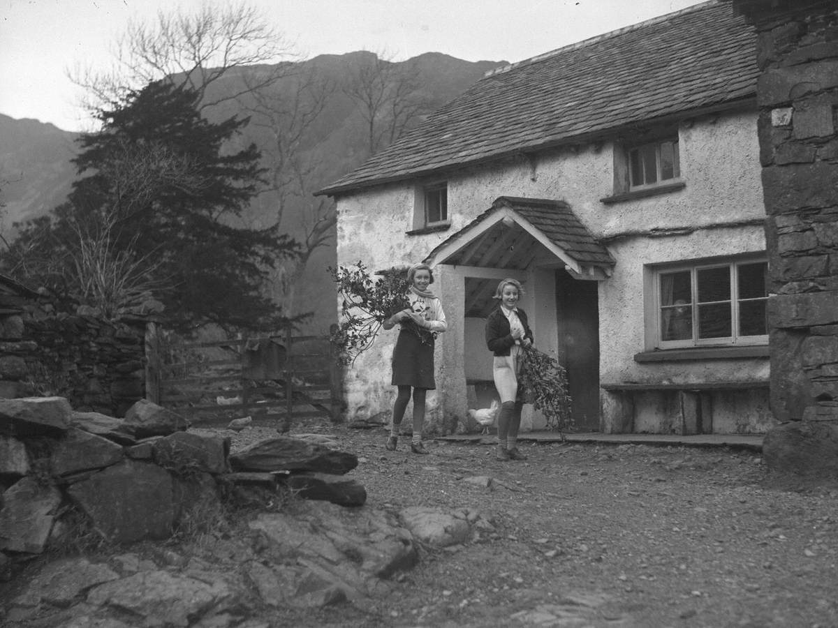 Girls at Yew Tree Farm | Art UK