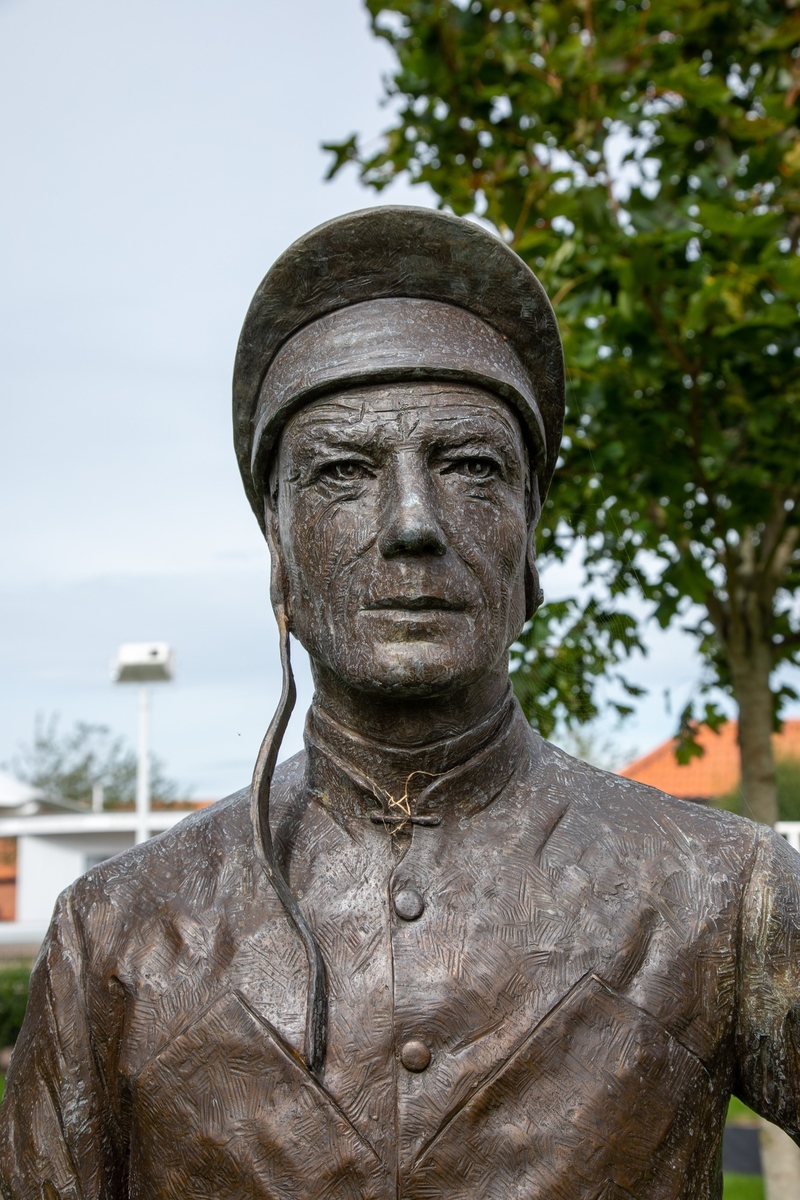 Lester Piggott (b.1935) | Art UK