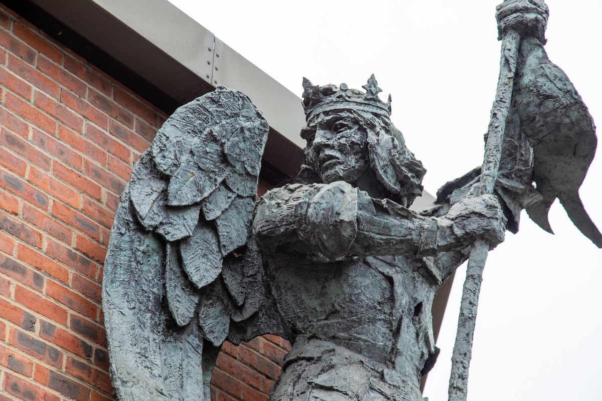 Angel Stabbing Demon