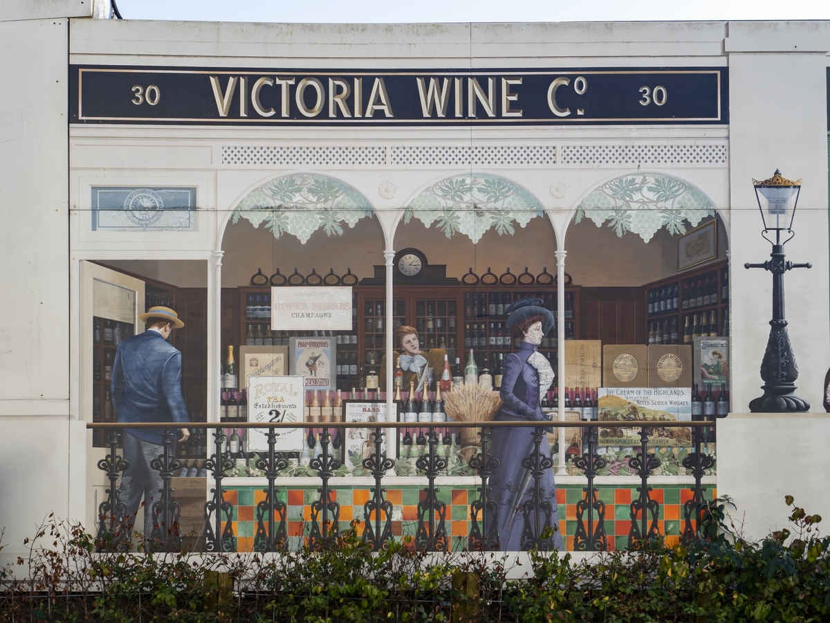 Parade of Shops Mural | Art UK