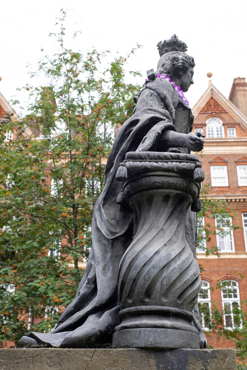 Statue of a Queen | Art UK