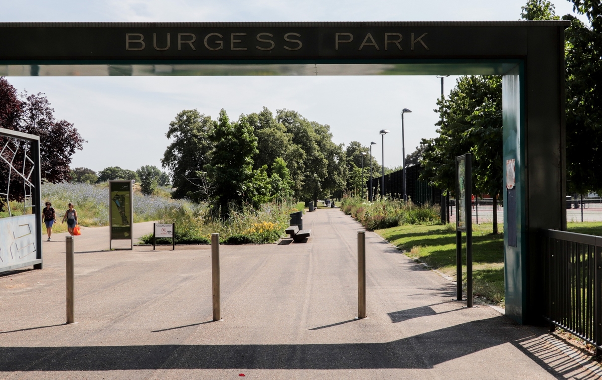 Burgess Park Entrance Gates | Art UK