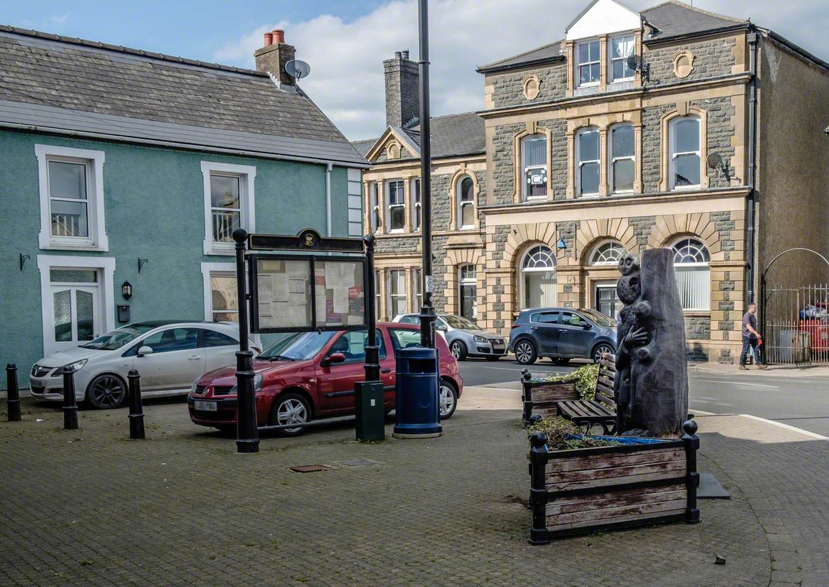 Thomas Jones Commemorative Sculpture | Art UK