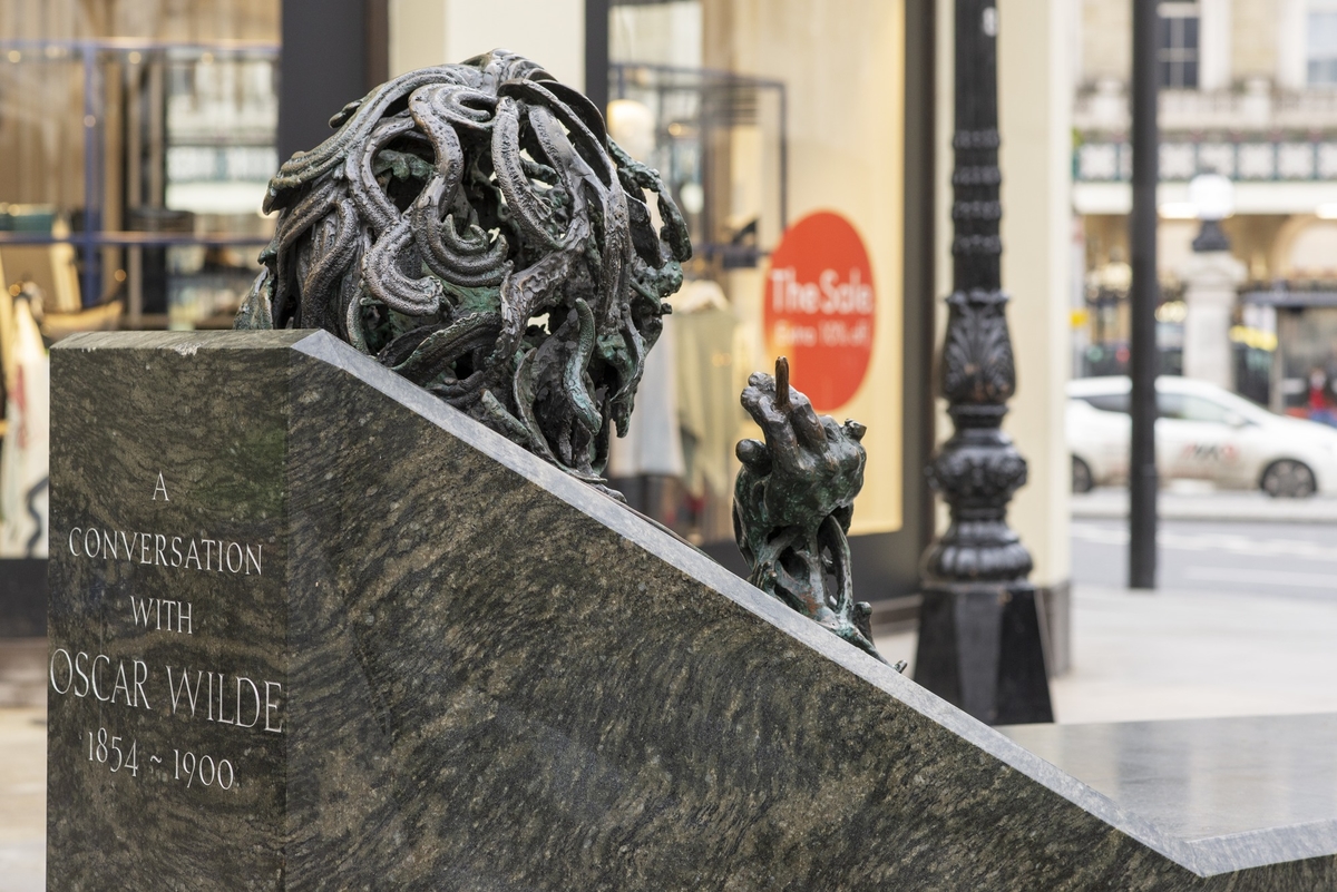 Oscar Wilde Statue London
